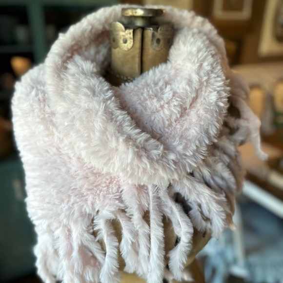 Free People | Accessories | Free People Soft Pink Faux Fur Funnel Scarf ...
